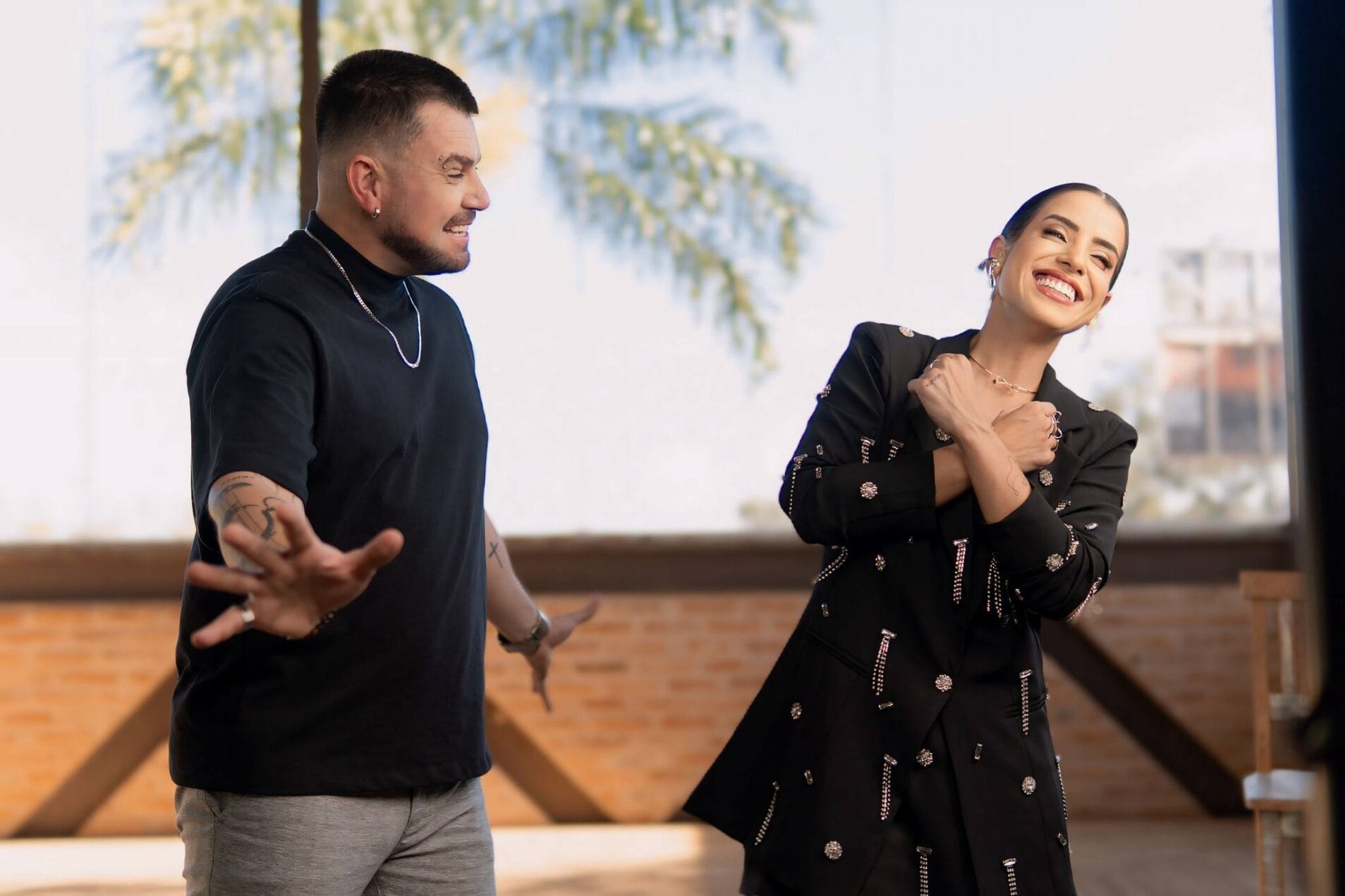 Pedro Vitor e Mariana divulgam a romântica “Superação de fachada”