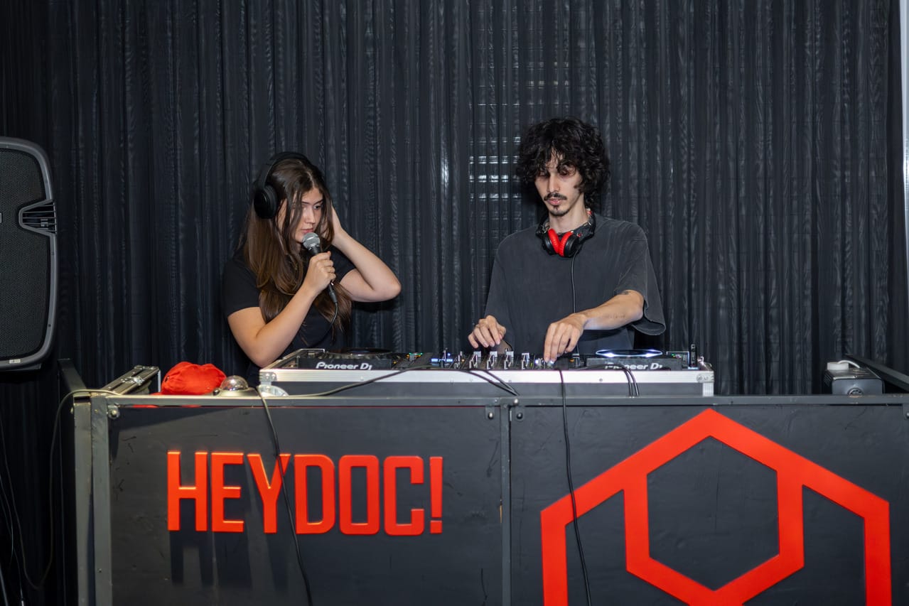 “Quebra-Cabeça”: HeyDoc! e Bia Lasmar lançam trilha sonora oficial da ...